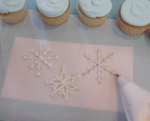 Royal Icing Snowflakes for Cakes and Cupcakes - My Cake School