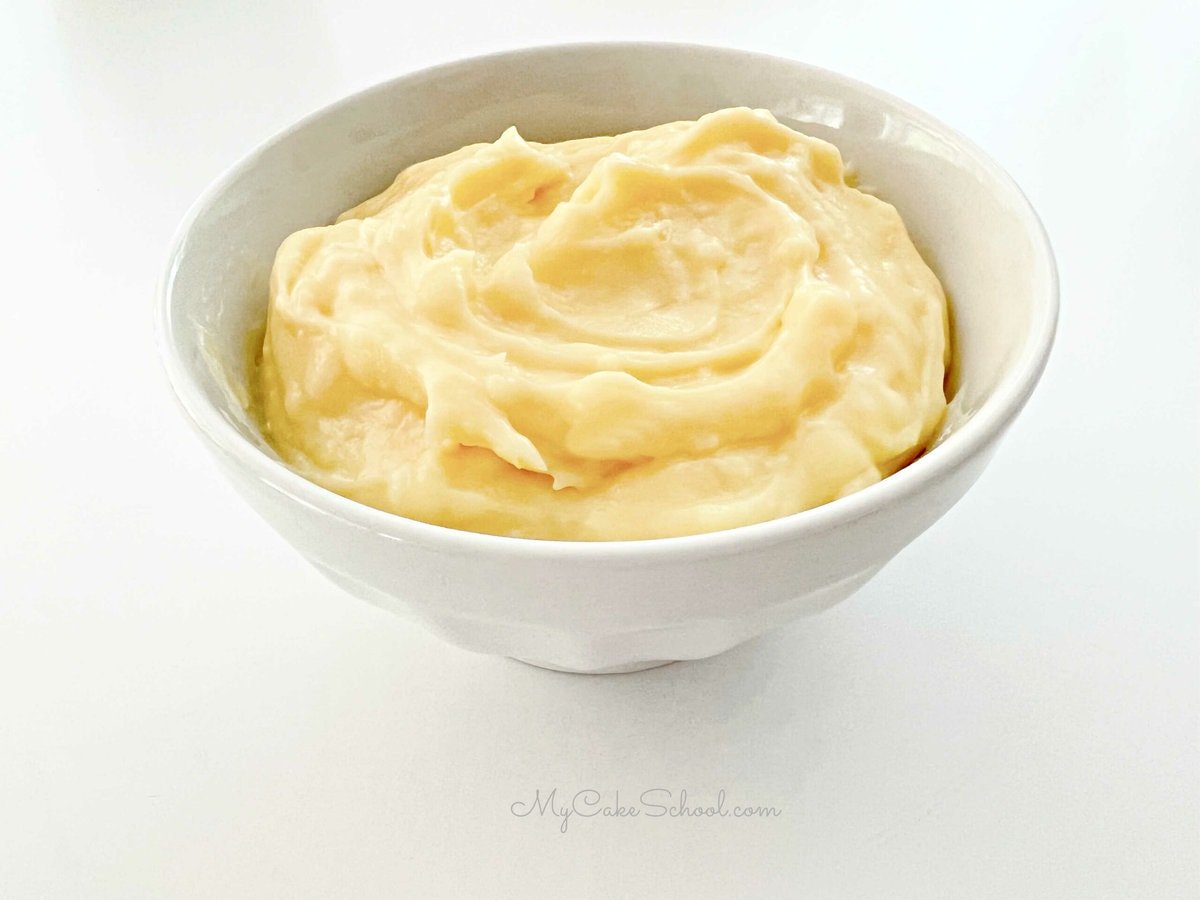 Banana Cream Cake - My Cake School